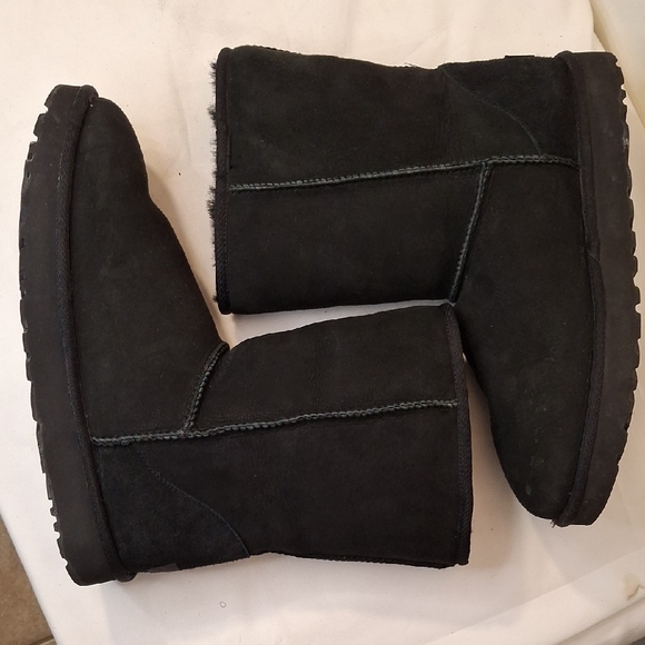 UGG | Shoes | Ugg Womens Black Suede Wool Lined Boots Lightly Worn See ...